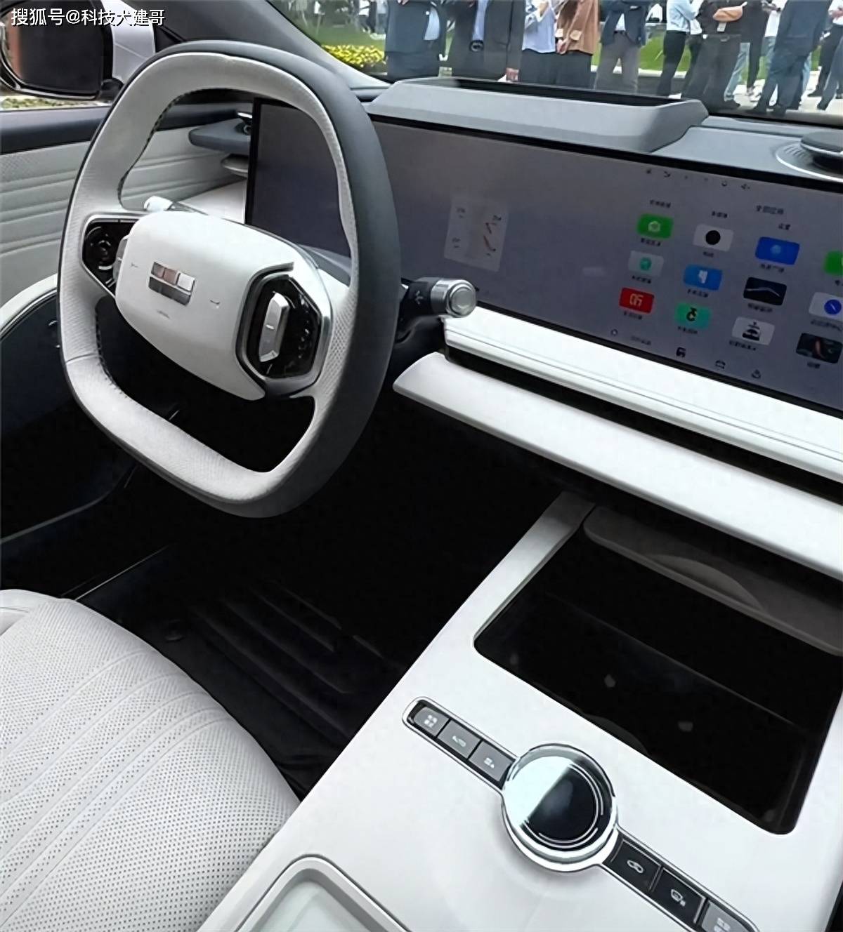 吉利银河E8科技感超越比亚迪汉；零跑全新中型SUV硬刚理想L6_搜狐汽车_搜狐网