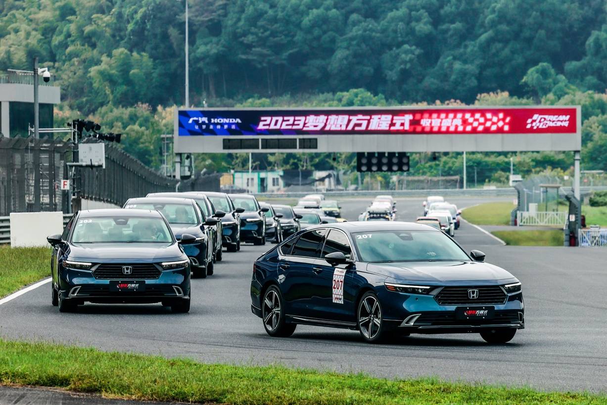 电竞赛车跨次元联动！热爱爆表圈粉Z世代_搜狐汽车_搜狐网