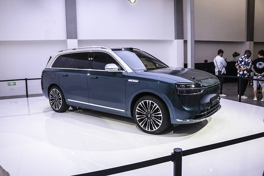 问界M9静态体验，配备激光雷达+ISD交互大灯，轴距达3110mm_搜狐汽车_搜狐网