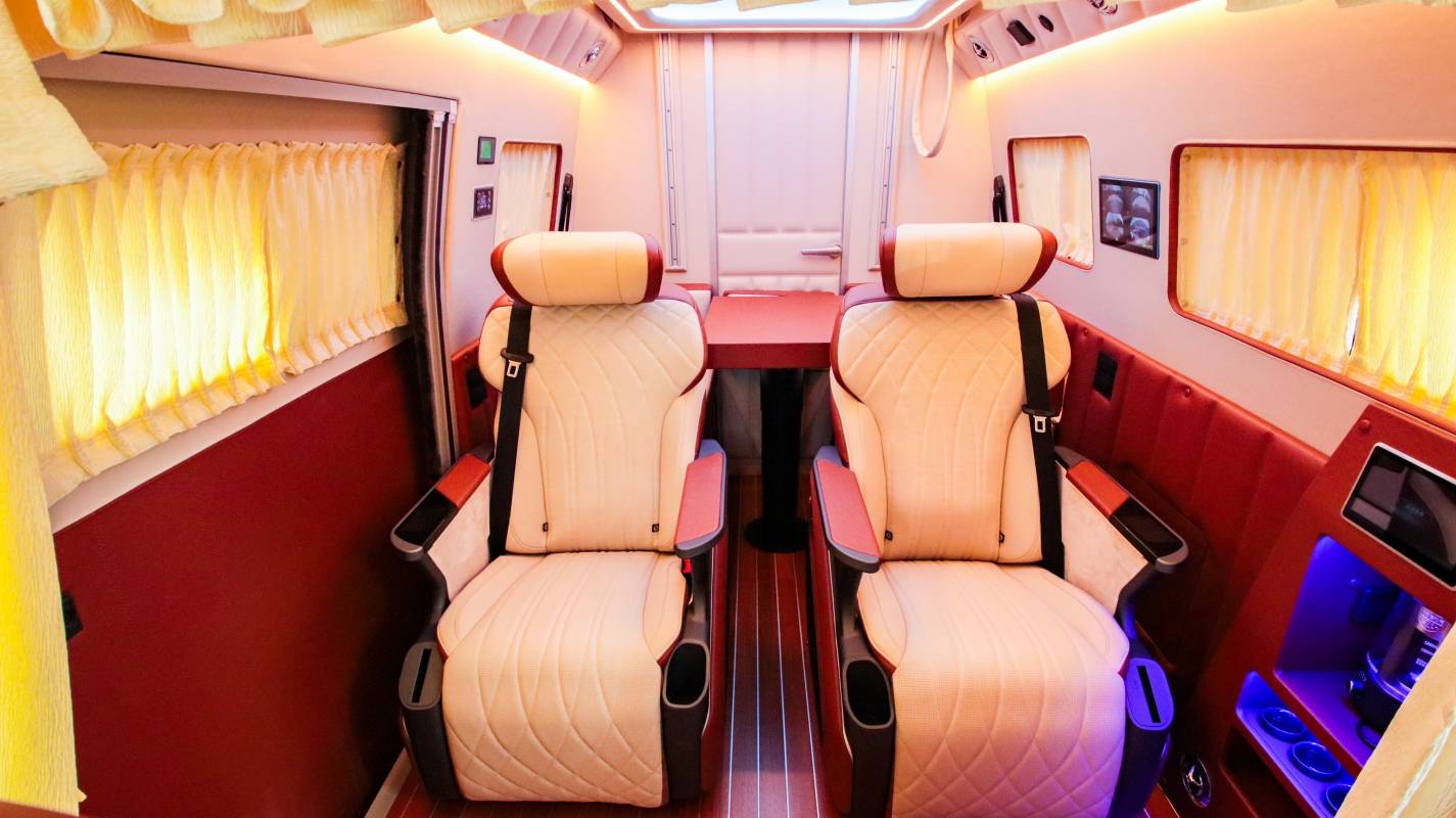 福特T6小房车：豪华商务休闲旅游一体,航空椅+后置厨卫,趣蜂B680_搜狐汽车_搜狐网