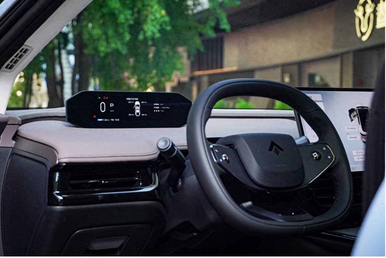 配鸥翼后门，800V 5C超级快充，昊铂HT预售价22万元起_搜狐汽车_搜狐网