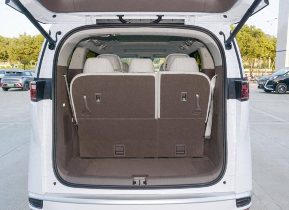 售33.58万元起，都是中大型混动MPV，高山对比腾势D9，你选谁？_搜狐汽车_搜狐网