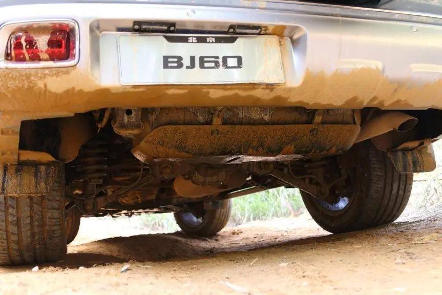 专业越野兼顾旅途舒适 30万内买啥车？揭秘BJ60越野场地试驾感受_搜狐汽车_搜狐网