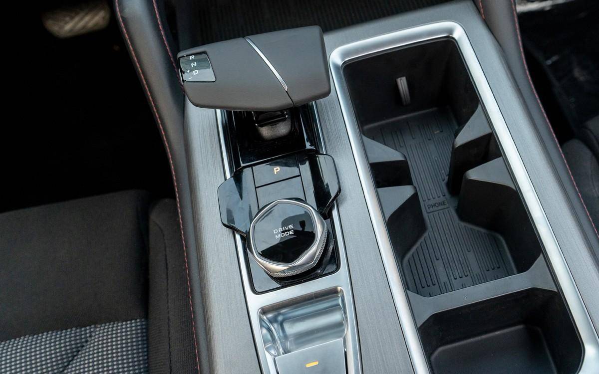 2.0T发动机配8AT变速箱，车长5米6，长安F70蓝鲸版仅需十万元_搜狐汽车_搜狐网