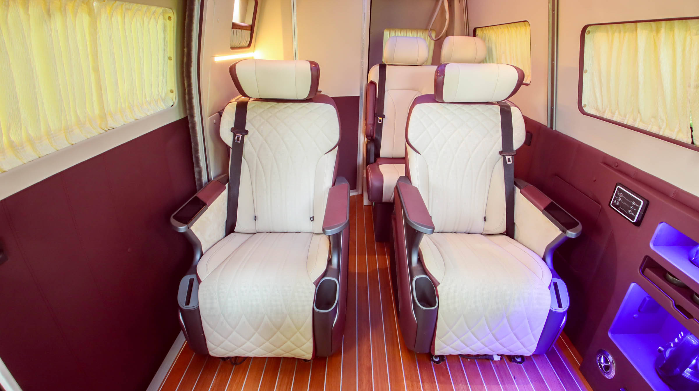 福特新全顺V362底盘,趣蜂B670和B680房车助力商务接待与家庭自驾!_搜狐汽车_搜狐网