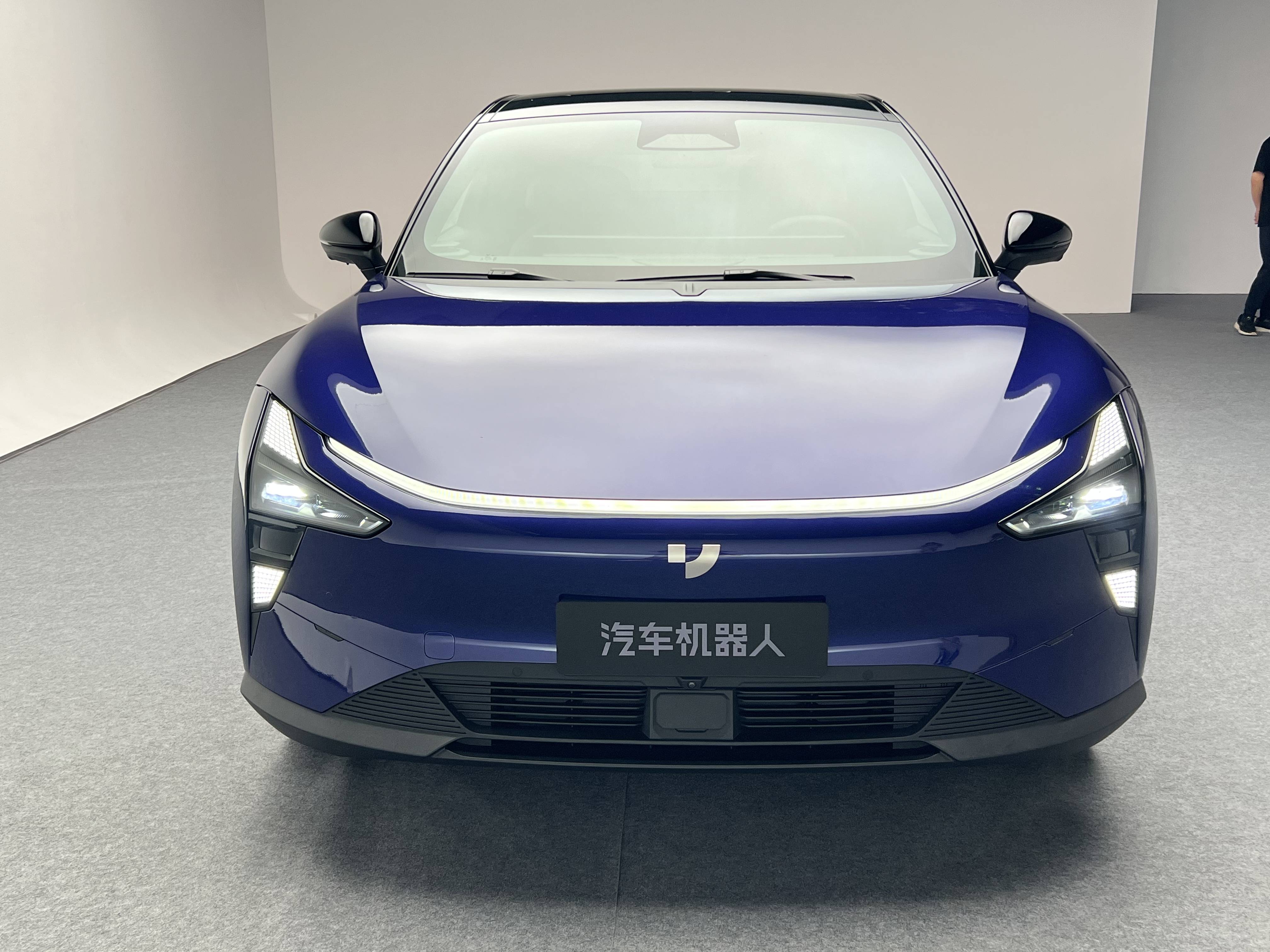 静态品鉴极越01：高通8295芯片首发上车 AI座舱展示极智体验_搜狐汽车_搜狐网