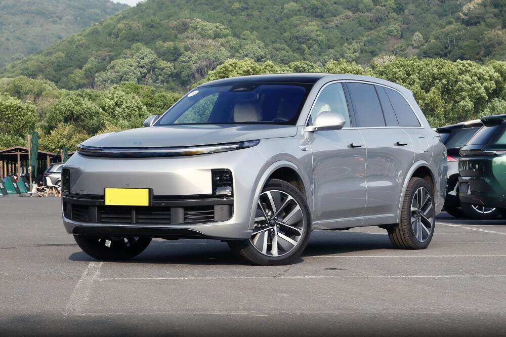 交付量高达10万辆，5.3秒破百，综合续航1315km，理想L8强在哪？_搜狐汽车_搜狐网