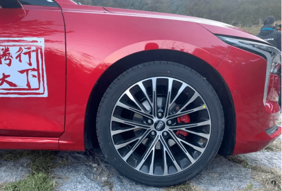 外观惊艳，动力充沛！2.0T奔腾B70的家轿“芯”动力_搜狐汽车_搜狐网