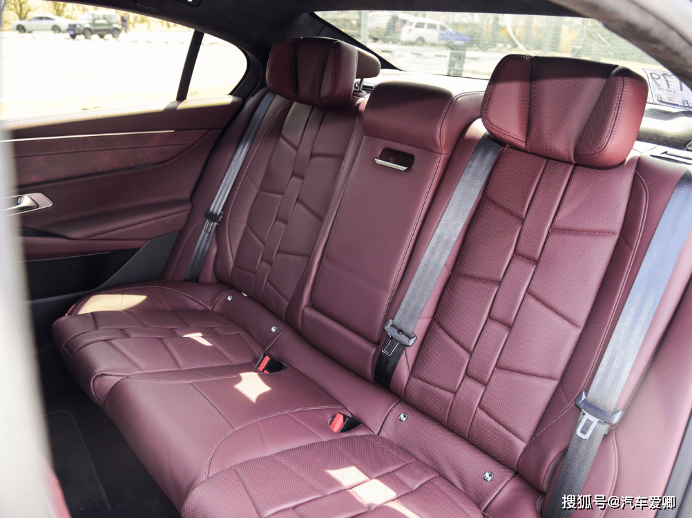 比停产还难受，和奔驰C级同档次，配1.6T+8AT，才20多万却卖不动_搜狐汽车_搜狐网