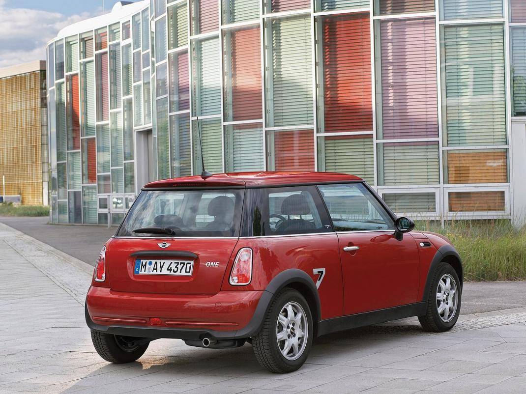 试驾MINI Cooper R50：大号玩具车的快乐，要上手才知道_搜狐汽车_搜狐网