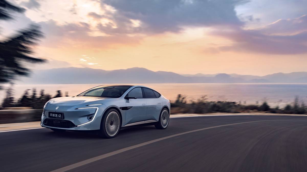 30-40万预算该选谁？阿维塔12还是蔚来ET5_搜狐汽车_搜狐网