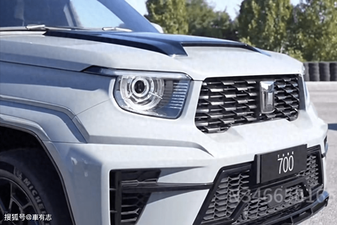 坦克700 Hi4-T实车曝光，外观很霸气，配空气悬架+3.0T插混动力_搜狐汽车_搜狐网