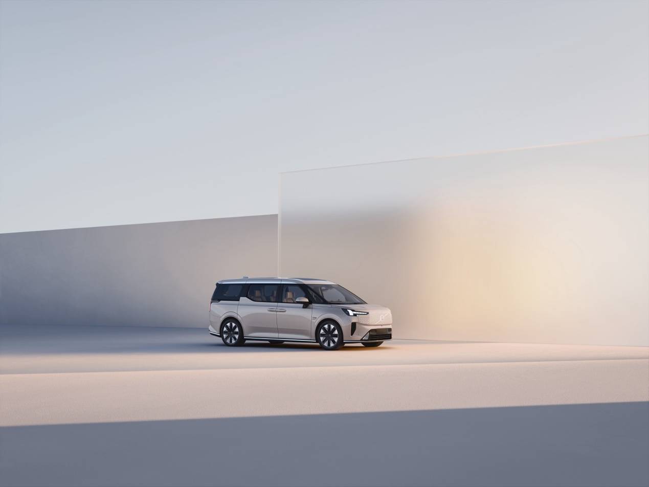 开启纯电豪华MPV新时代，沃尔沃EM90全球首发，售价81.8万元_搜狐汽车_搜狐网