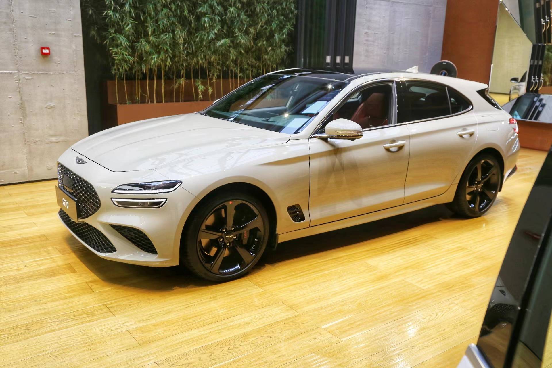 探店捷尼赛思G70猎装版：个性外观，搭载2.0T+8AT，更运动！_搜狐汽车_搜狐网