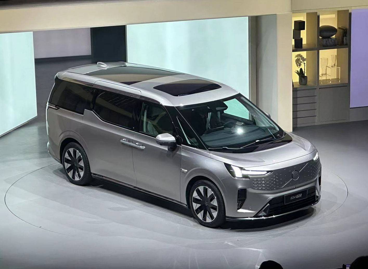 当前最贵的高端纯电MPV，沃尔沃EM90上市_搜狐汽车_搜狐网
