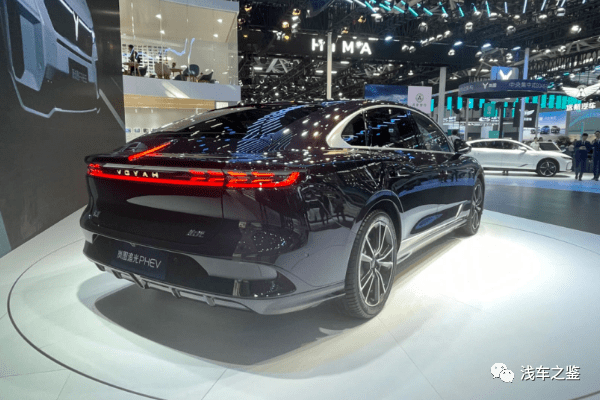 打响突破传统豪华瓶颈第一枪 岚图追光PHEV 26.69万元起售_搜狐汽车_搜狐网