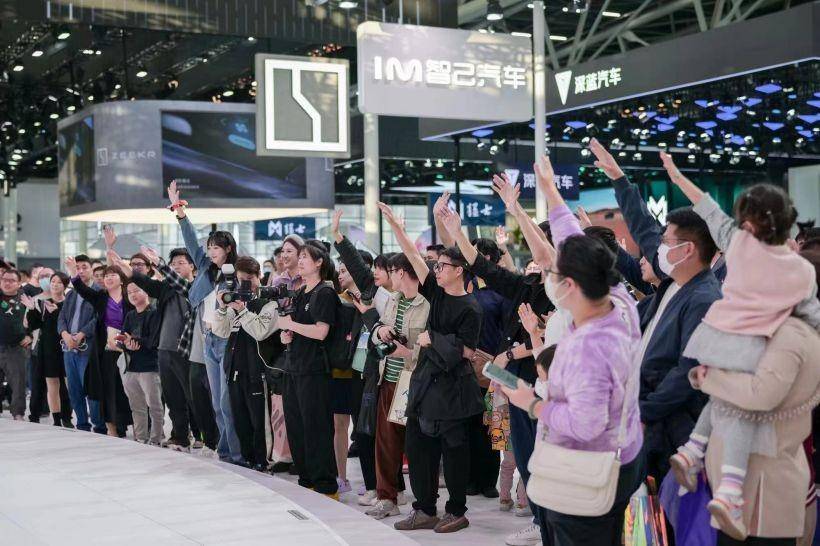 21.79w起！激光雷达标配车展大热的智己LS6，速速来Get！_搜狐汽车_搜狐网