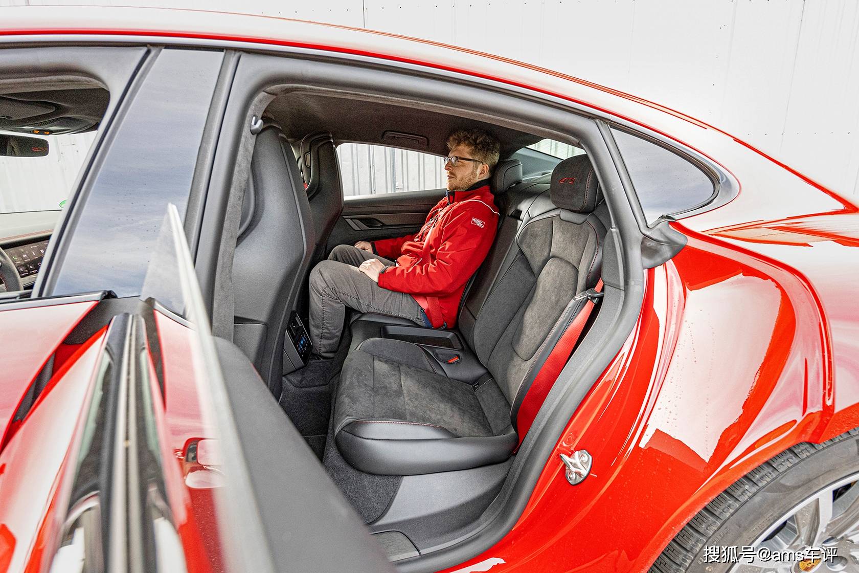 全力以赴：蔚来ET7和保时捷Taycan GTS_搜狐汽车_搜狐网