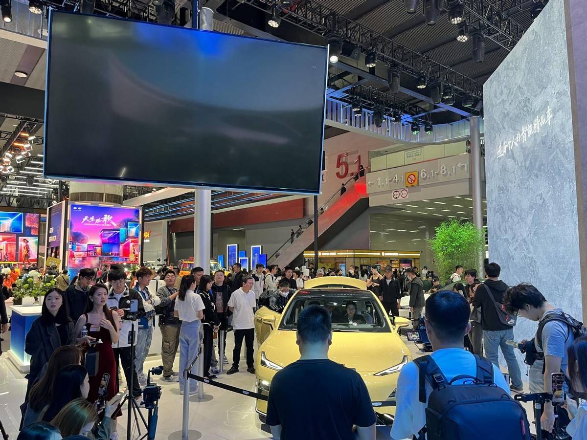 充电5分钟续航180km，吉利银河E8真的要超车了_搜狐汽车_搜狐网