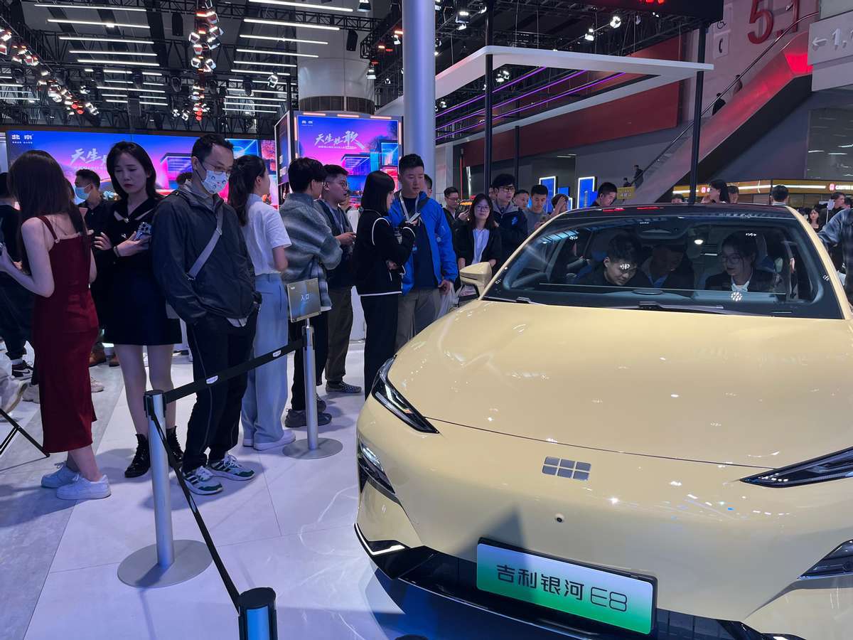 吉利银河E8霸气登场，引领国产新能源轿车潮流_搜狐汽车_搜狐网