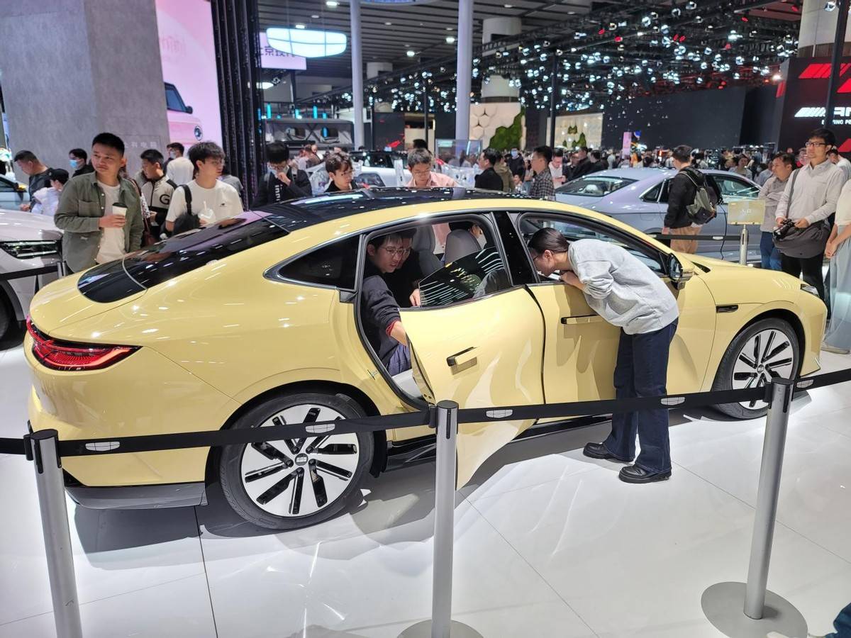 吉利银河e8亮相广州车展,引领中国纯电旗舰新篇章 搜狐汽车 搜狐网