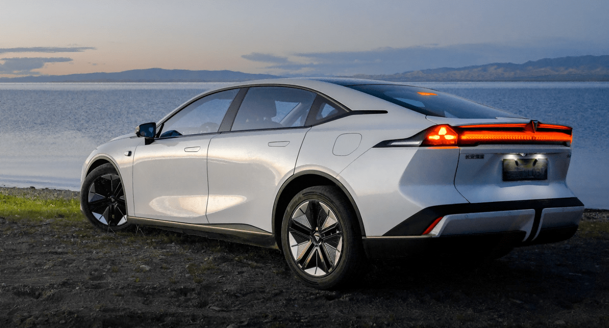 同门对决！18 万纯电轿车，深蓝SL03 还是启源 A07？_搜狐汽车_搜狐网