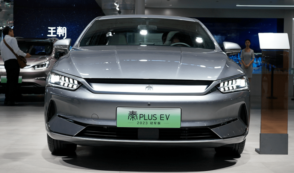 广州车展中门对狙，荣威D7 EV对决比亚迪秦PLUS EV，到底谁更强？_搜狐汽车_搜狐网