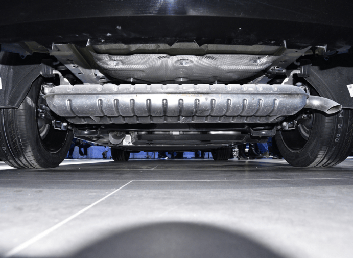 两种前脸，1.5T插混+1挡DHT，油耗4.2升，奇瑞风云A8纯电跑106km_搜狐汽车_搜狐网