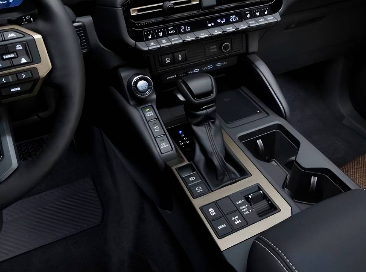 全新丰田普拉的造型绝了！2.4T轻混+8AT，越野差速锁也不缺_搜狐汽车_搜狐网