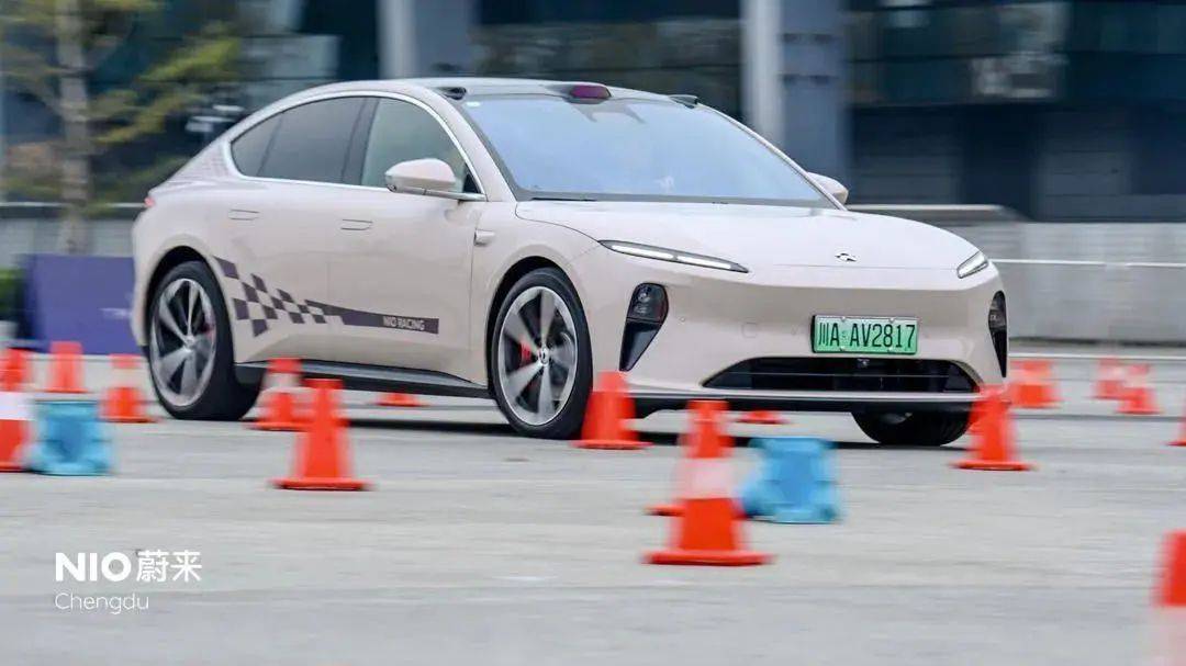 过瘾！抢先体验蔚来ET5赛道模式EP Mode_搜狐汽车_搜狐网
