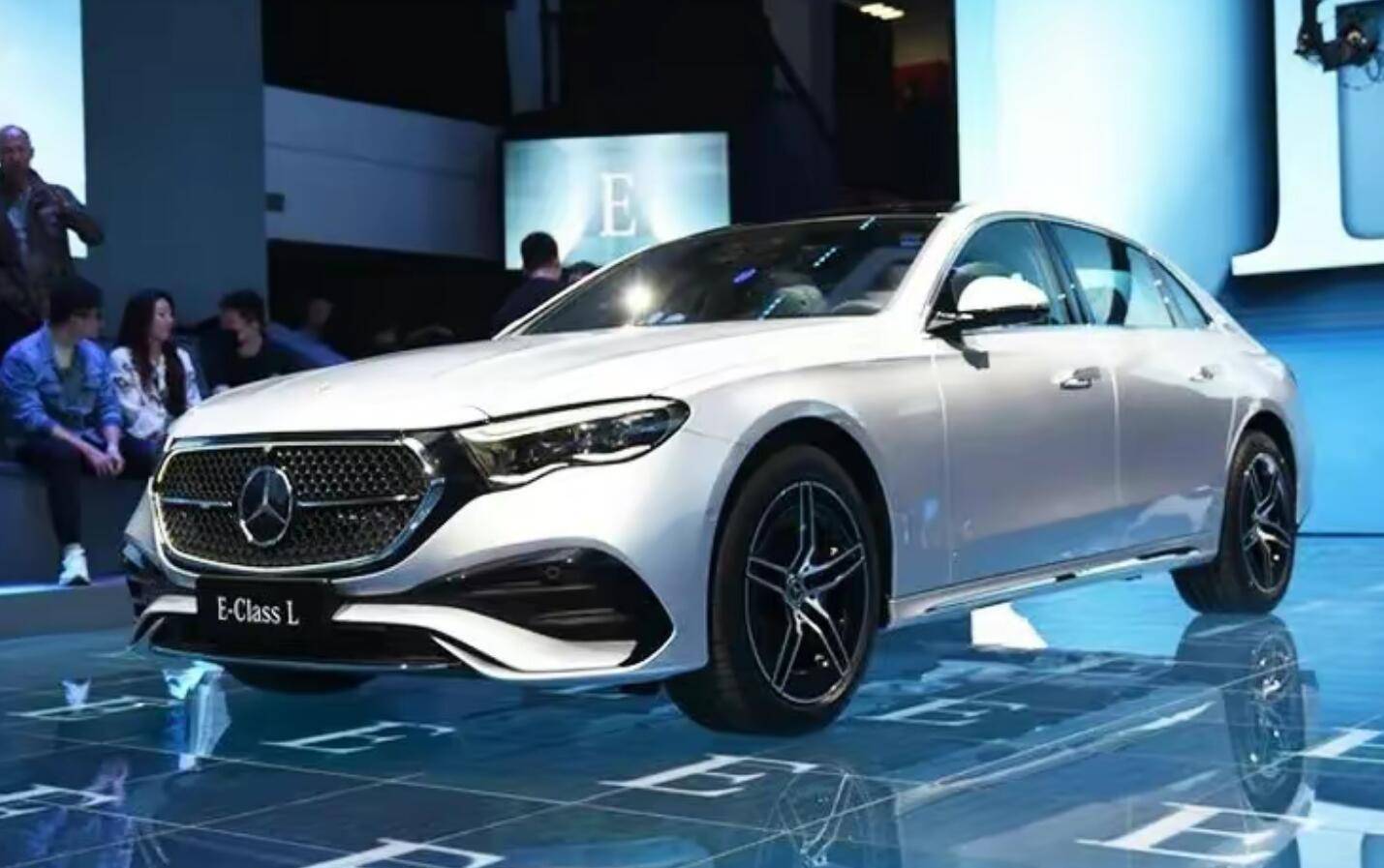 销量下滑超三成，被宝马5系、奥迪A6L压制，奔驰E级失速了？_搜狐汽车_搜狐网