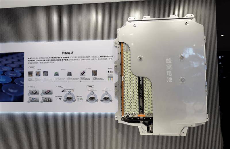 表现全能的智能电混MPV，江淮瑞风RF8 PHEV智聆版预售仅21.99万起_搜狐汽车_搜狐网