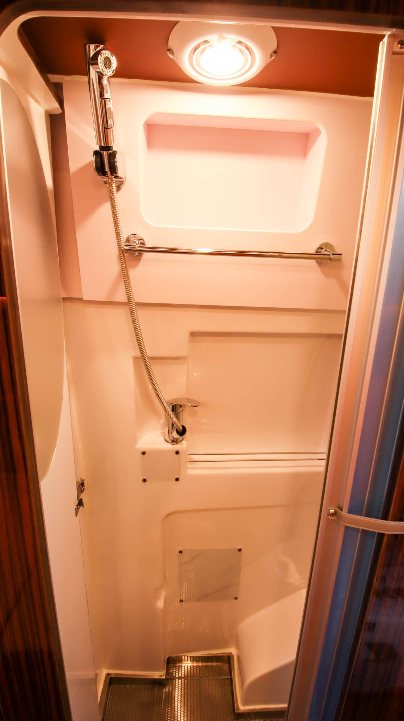 趣蜂B610：20多万的福特V362小房车，通勤代步自驾旅游首选！_搜狐汽车_搜狐网