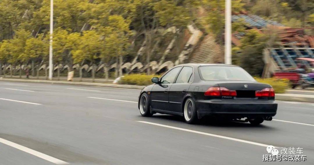 SPOON涂装加持的本田雅阁CG5，让这辆"老家伙"看起来很暴力_搜狐汽车_搜狐网