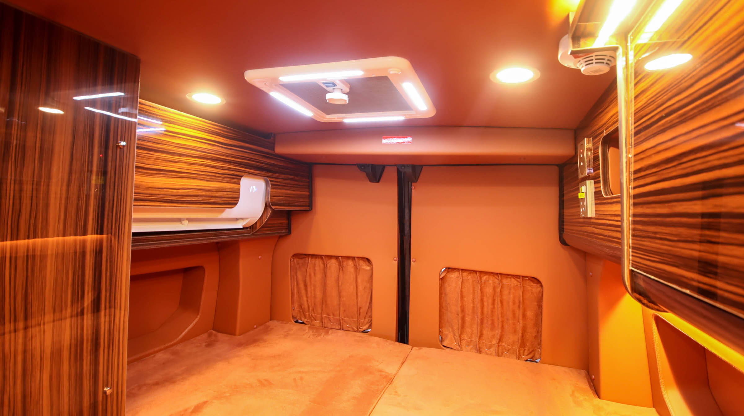 趣蜂B610：20多万的福特V362小房车，通勤代步自驾旅游首选！_搜狐汽车_搜狐网