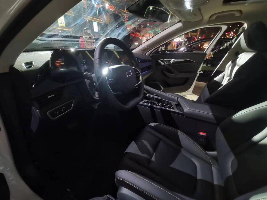 新奔腾B70外观内饰调整，尺寸加长45毫米，全系2.0T整体实力提升_搜狐汽车_搜狐网