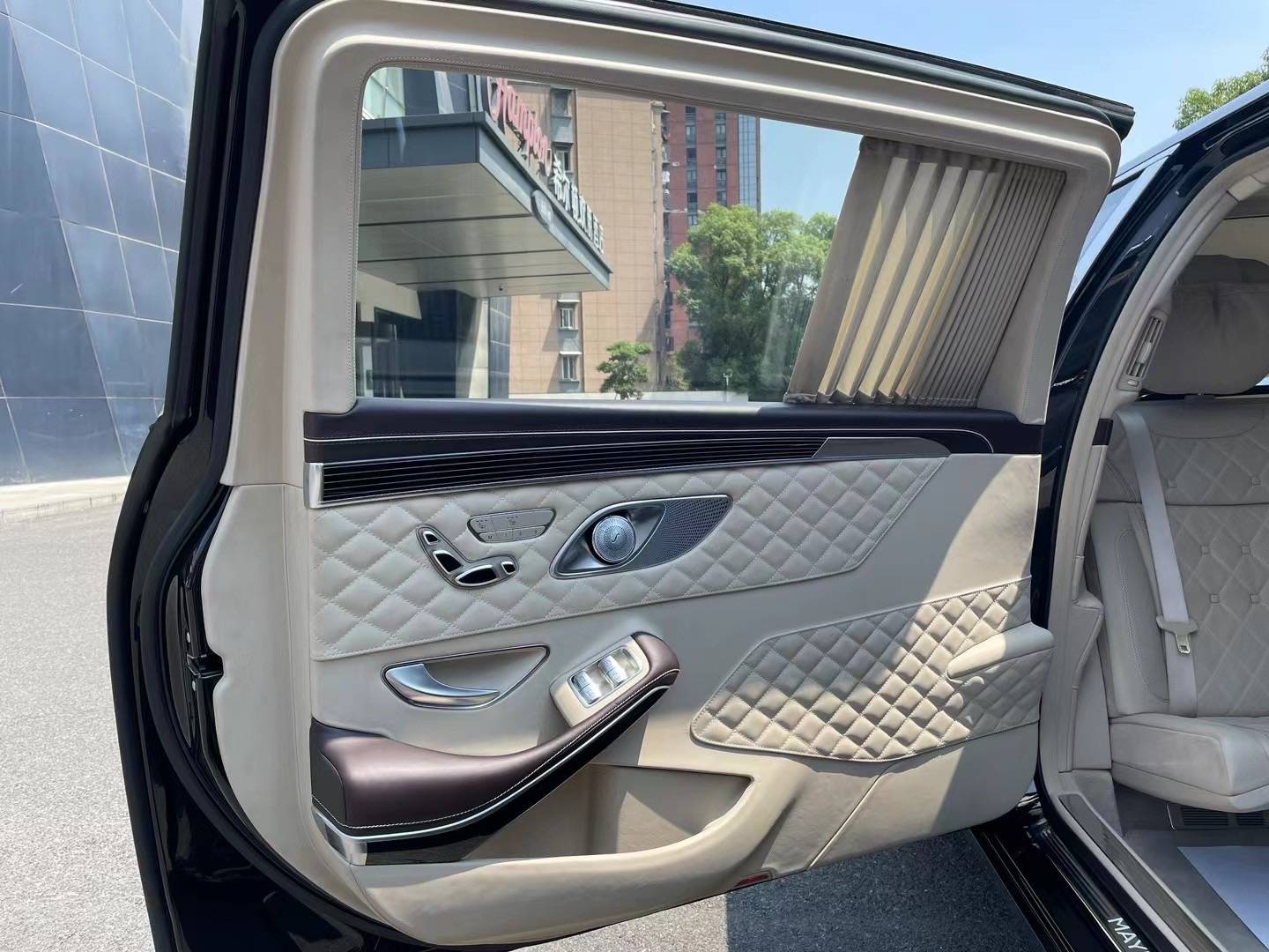 奔驰梅赛德斯S级代表作，迈巴赫普尔曼S680加长_搜狐汽车_搜狐网