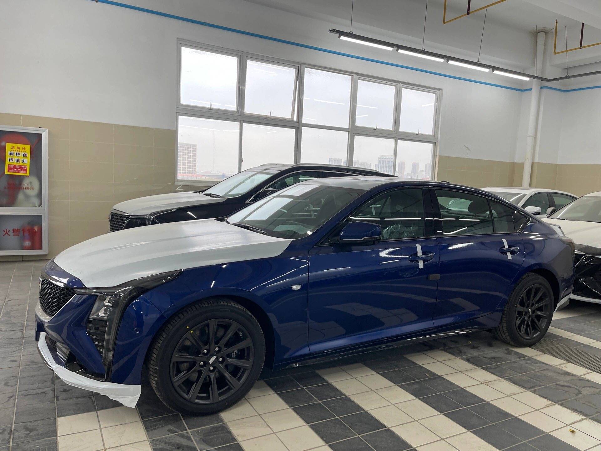 新款凯迪拉克CT5到店，增黄色涂装更帅气，配曲面屏+126色氛围灯_搜狐汽车_搜狐网