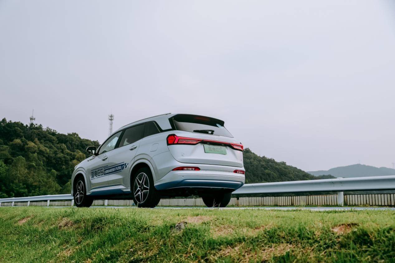 9.98万的中型插混SUV黑马来了，蓝电E5多方位击穿长安CS75 PLUS_搜狐汽车_搜狐网