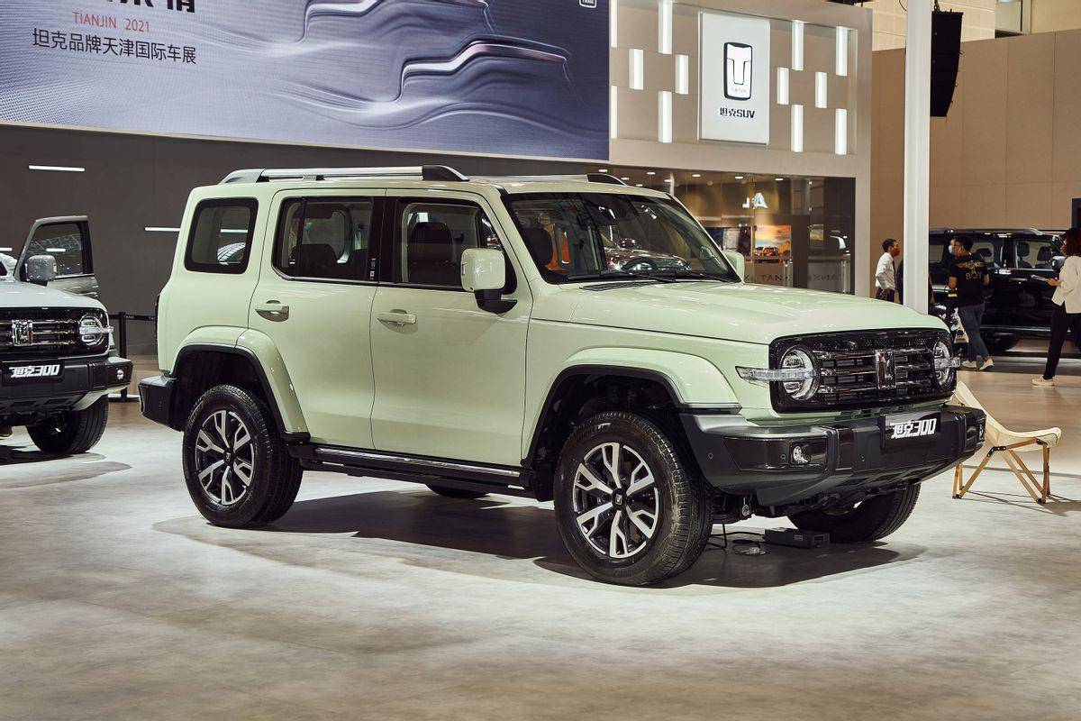 都是2.0T+8AT，全新BJ40城市猎人版和坦克300，你要怎么选？_搜狐汽车_搜狐网