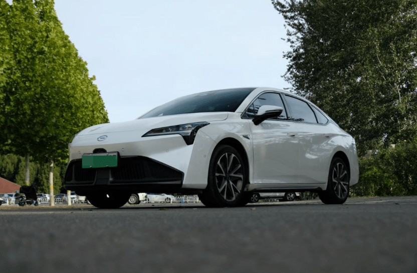 15万级纯电轿车选购，红旗E-QM5与AION S买谁？_搜狐汽车_搜狐网