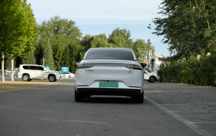 15万级纯电轿车选购，红旗E-QM5与AION S买谁？_搜狐汽车_搜狐网