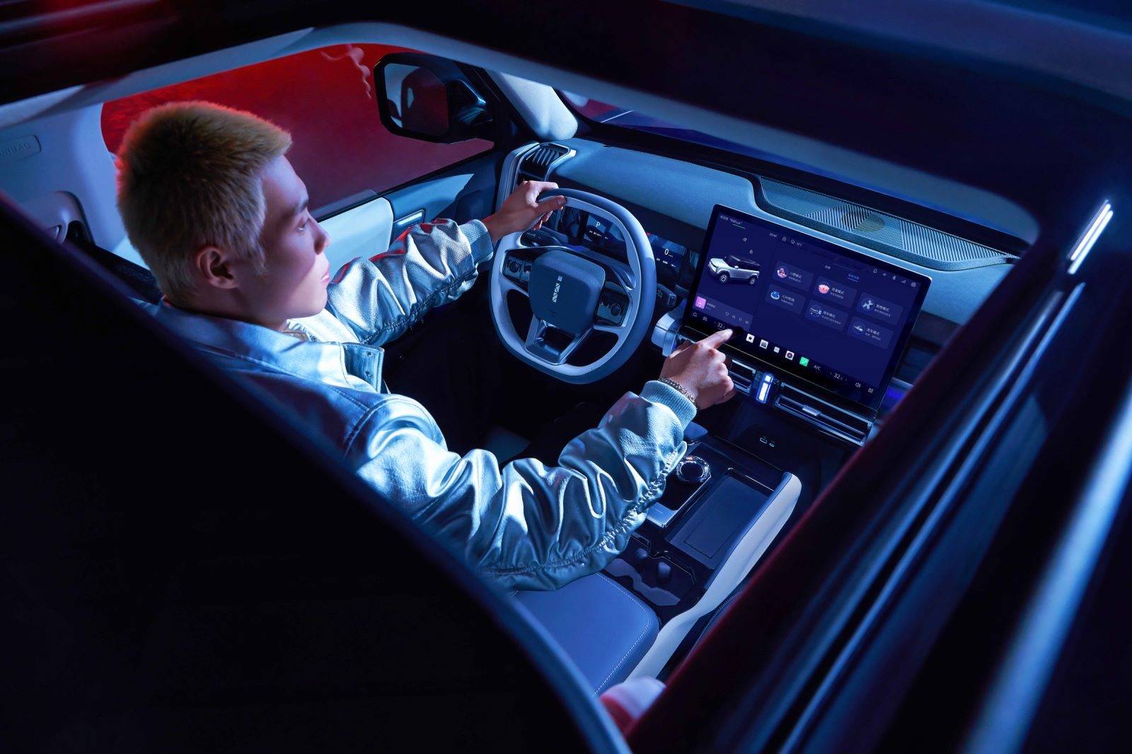 全铝车身+大梁，电动“小卫士”，iCAR 03预售12.98万起_搜狐汽车_搜狐网