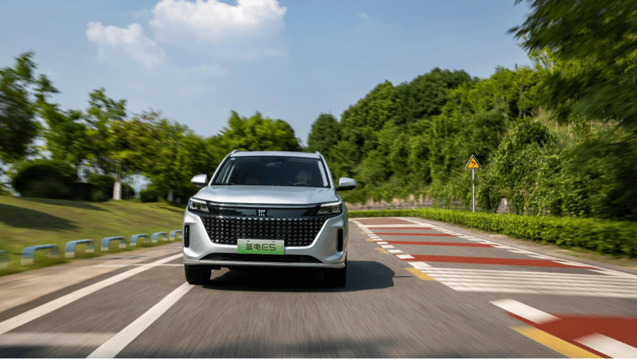 蓝电E5对比长安欧尚Z6 iDD，性价比秒杀不要太轻易！_搜狐汽车_搜狐网