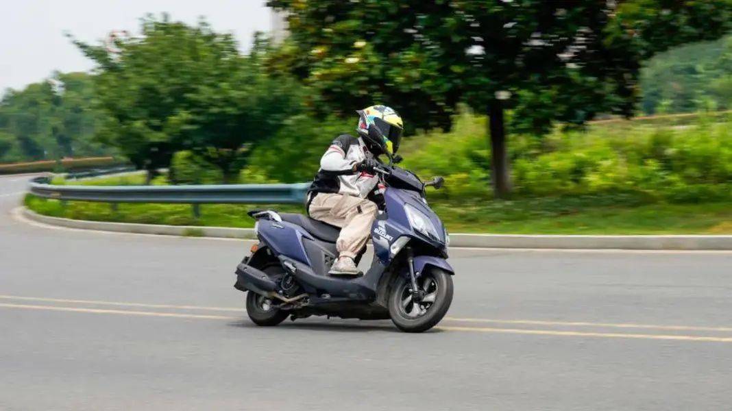 极致动力+极致安全—9999元VPS125极致版测评 下_搜狐汽车_搜狐网