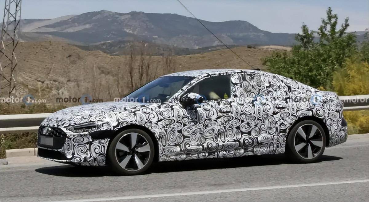 全新国产奥迪A4L焊装车国内下线！曲屏内饰+1.5T插混_搜狐汽车_搜狐网