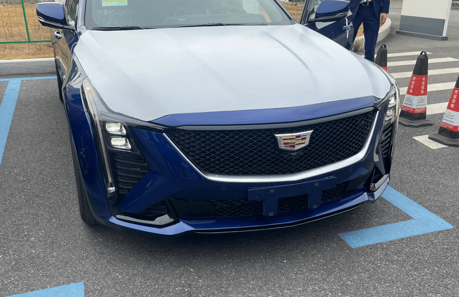 新款凯迪拉克CT5配置曝光，入门双联屏+16扬AKG音响，配电磁悬挂_搜狐汽车_搜狐网