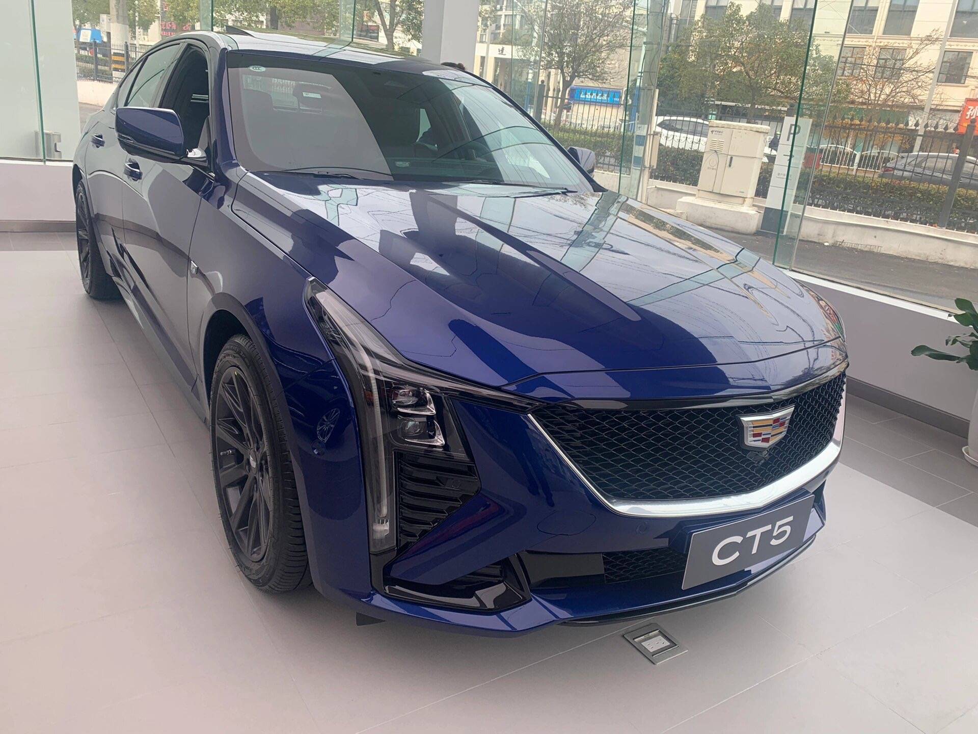 新款凯迪拉克CT5配置曝光，入门双联屏+16扬AKG音响，配电磁悬挂_搜狐汽车_搜狐网