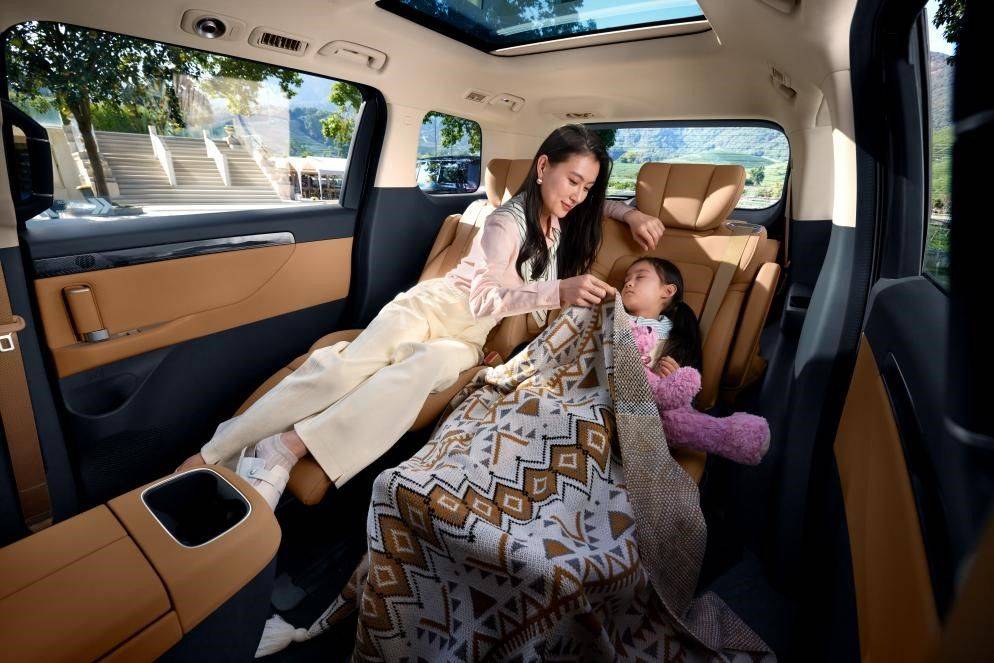 智能科技打造温馨家庭空间，传祺E8 MPV新选择_搜狐汽车_搜狐网