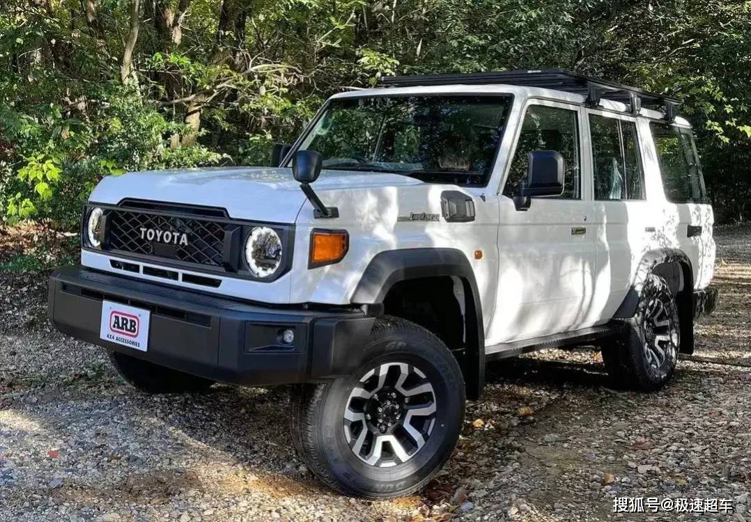 经典四驱车再次升级，丰田陆巡LC76抵达港口，6AT+6缸4.0升引擎_搜狐汽车_搜狐网